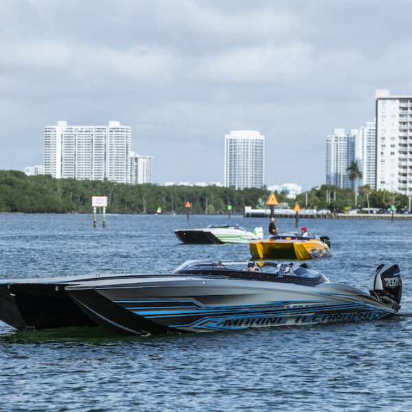 MTI Outboard Cats, Offshore Catamaran Race Boat, Pleasure Boat